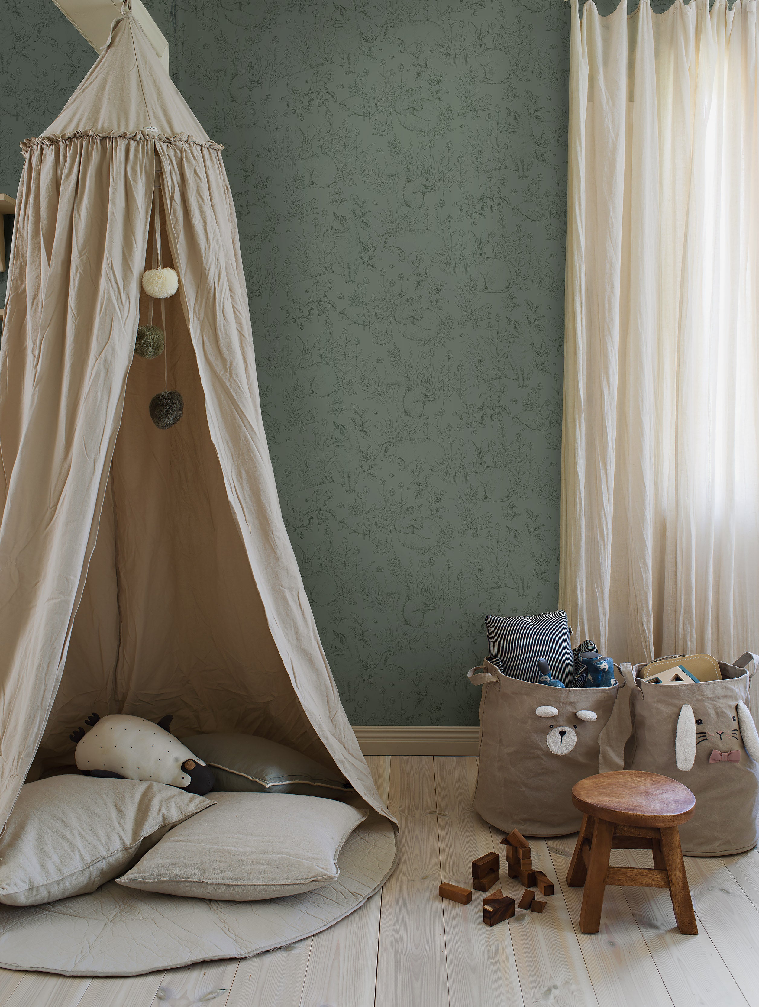 Forest Friends green wallpaper – Newbie